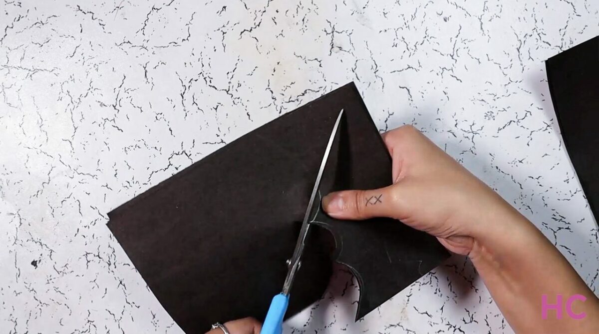 How to Make a Paper Bat Wreath for Halloween?