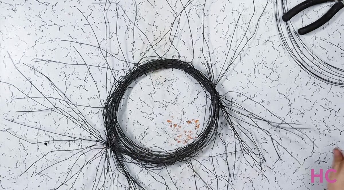 How to Make a Paper Bat Wreath for Halloween?