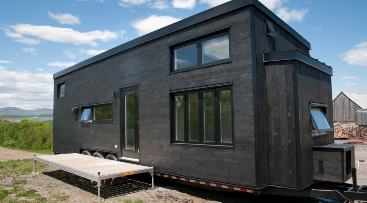 Ébène Tiny House Sleeps Five in 32 ft. Commodious Interior