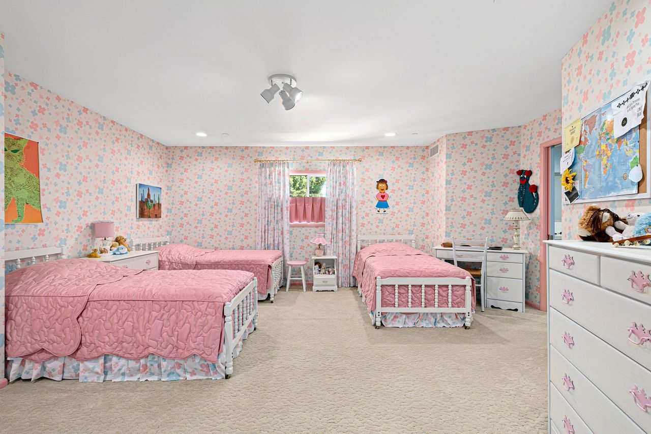 HGTV Sells The Brady Bunch House for $3.2m to a Fan