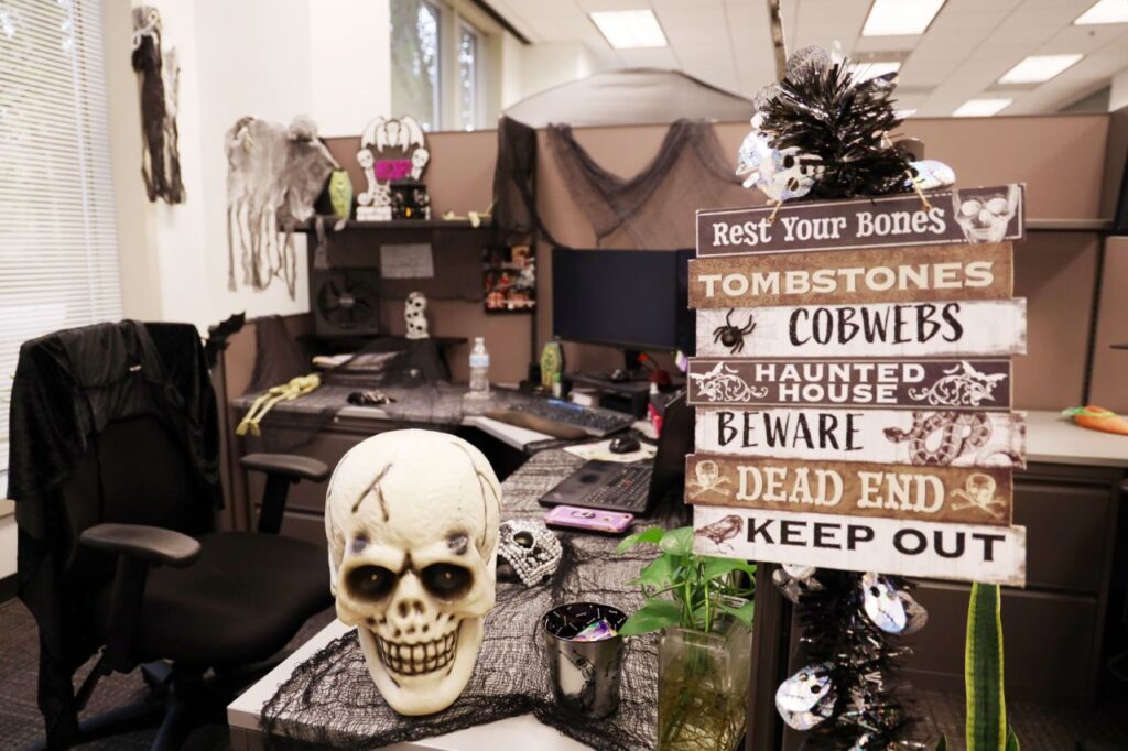 Cubicle Halloween Decoration Ideas in 2024