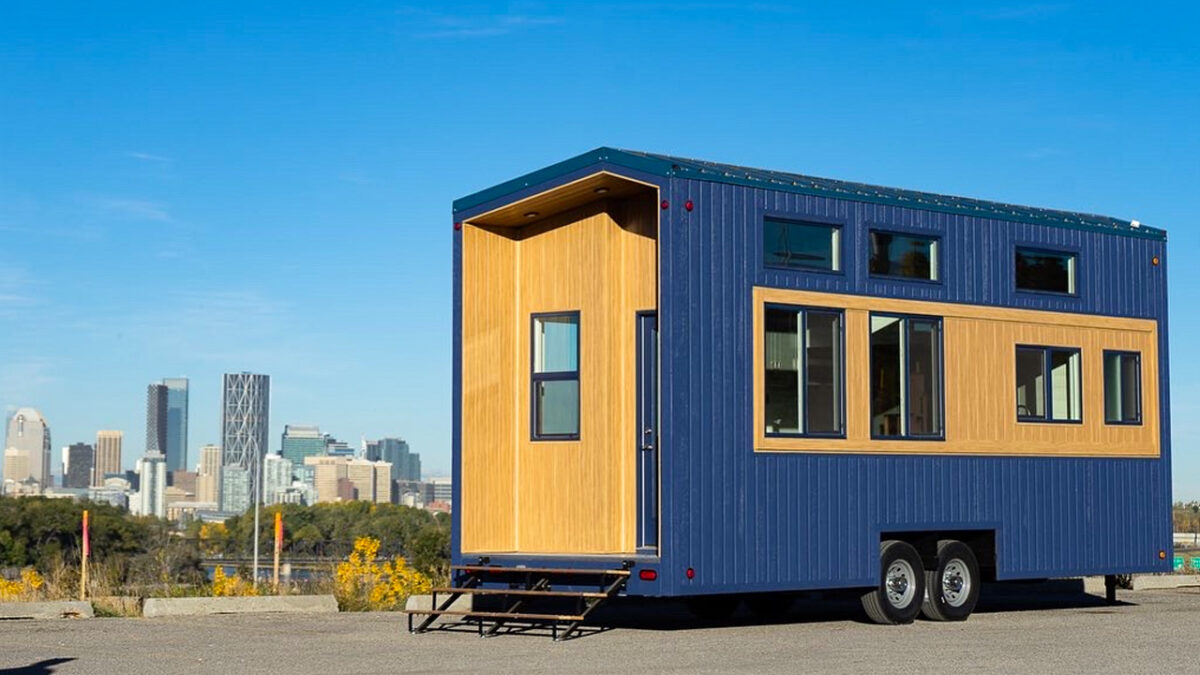 Jaunt Tiny House Packs Family-Style Kitchen in its 260 sqft Interior