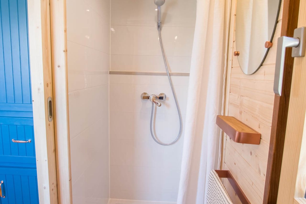 Solaris Tiny House has Gorgeous Interior With L-Shaped Kitchen