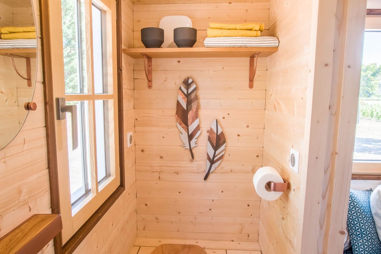 Solaris Tiny House has Gorgeous Interior With L-Shaped Kitchen