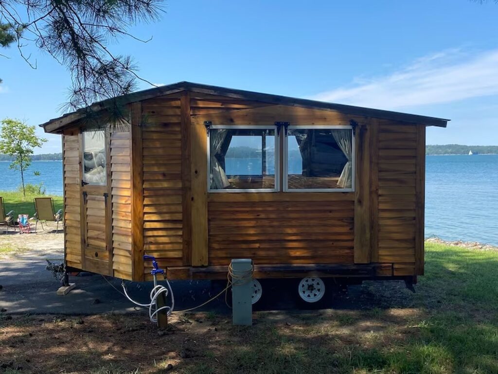 This $20K Tiny House Selling on Etsy is a Cozy Weekend Retreat