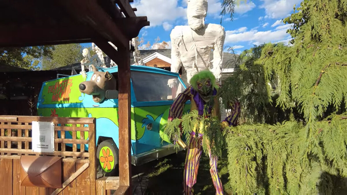 Coolsville is Spookiest Scooby-Doo Halloween Display on Earth