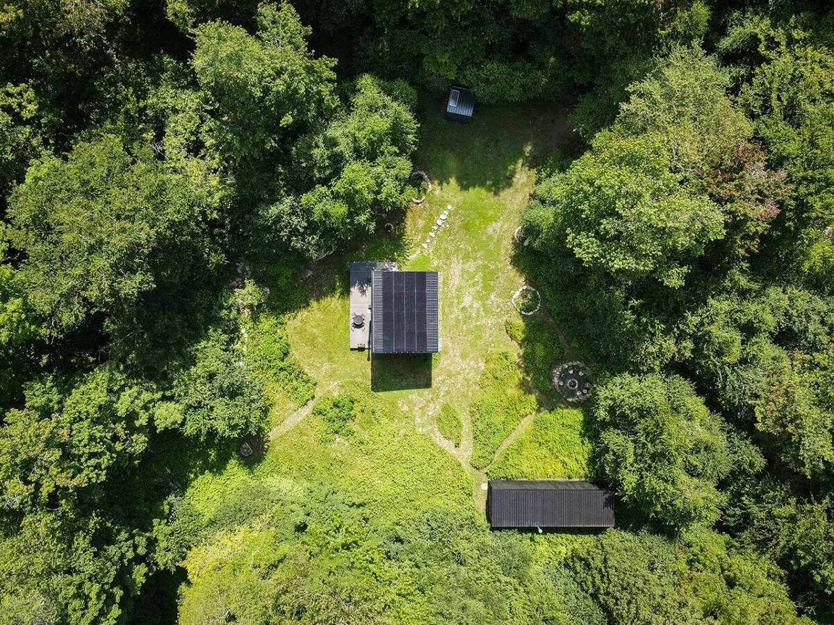 Fremont House is Self-Sustaining Cabin With Minimalist Design