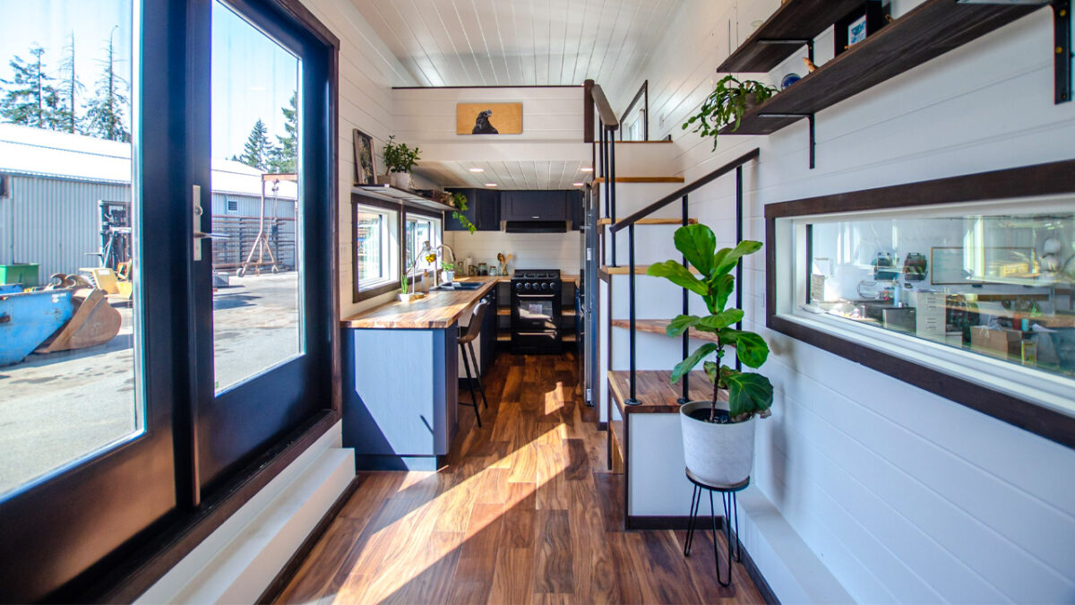 Raven Tiny House Blends Nature Aesthetics and Modern Luxury