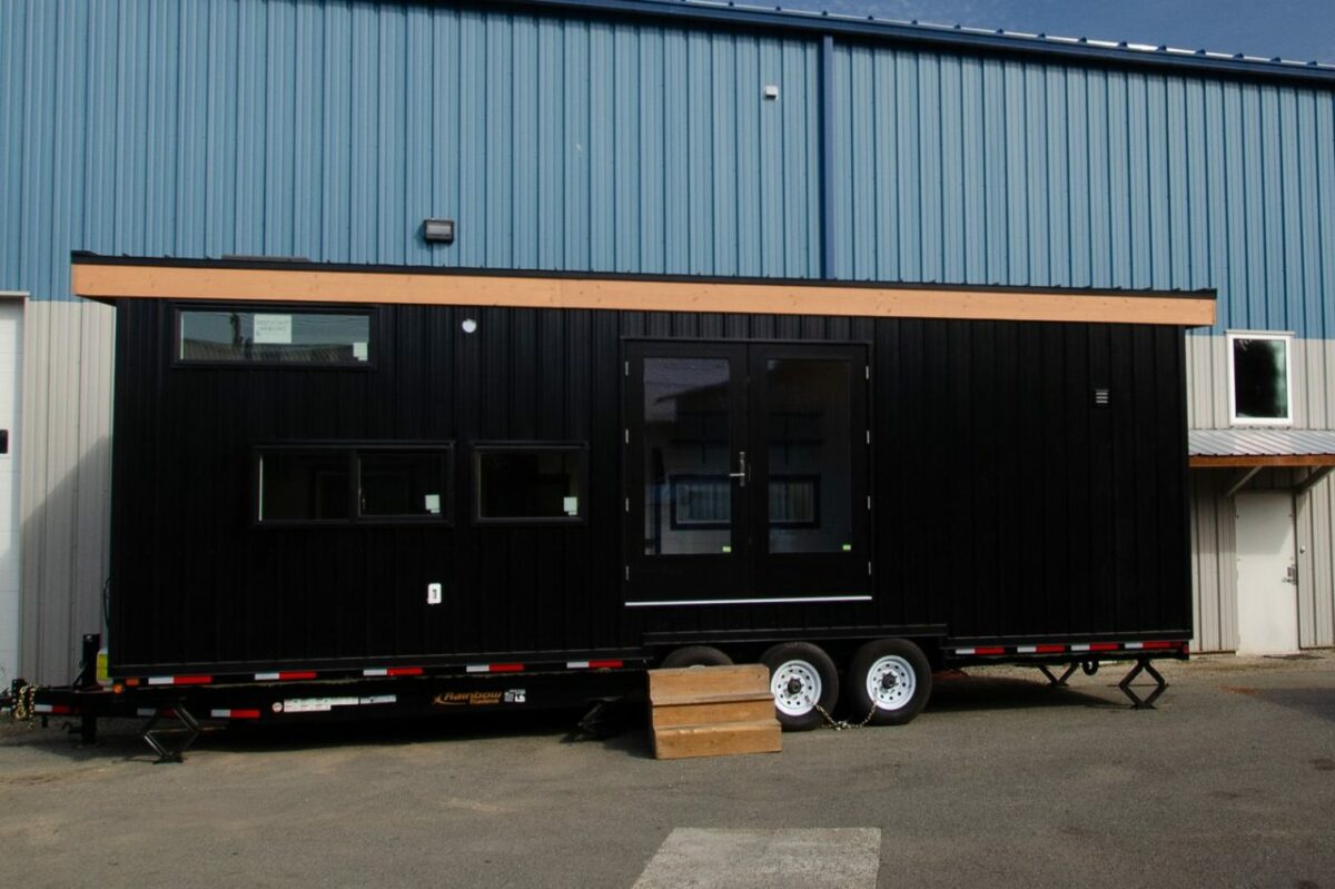 Raven Tiny House Blends Nature Aesthetics and Modern Luxury