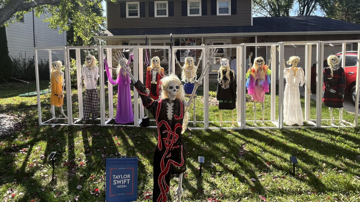 Taylor Swift-Inspired Halloween Theme Adorns Fan's Front Yard