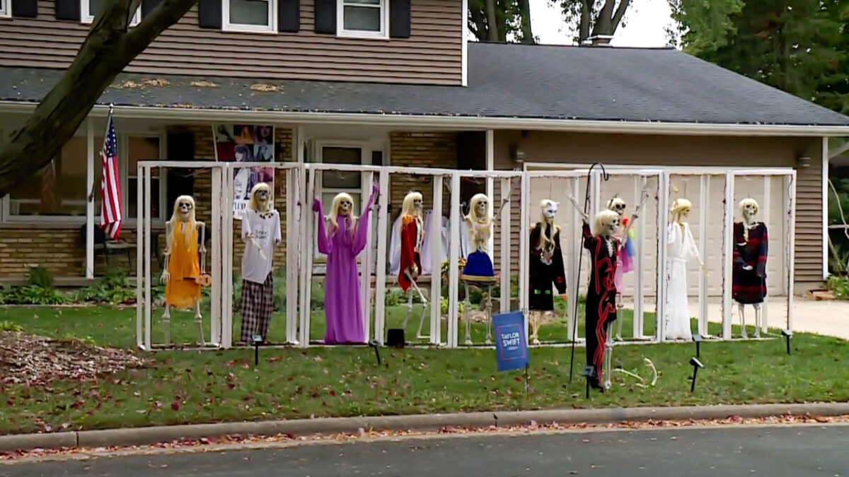 Taylor Swift-Inspired Halloween Theme Adorns Fan's Front Yard