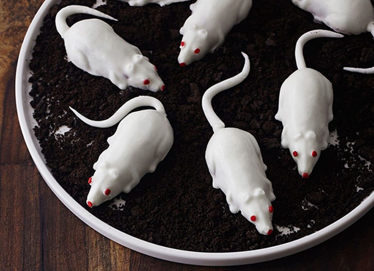45 Eerie Halloween Treats You'll Think Twice Before Eating