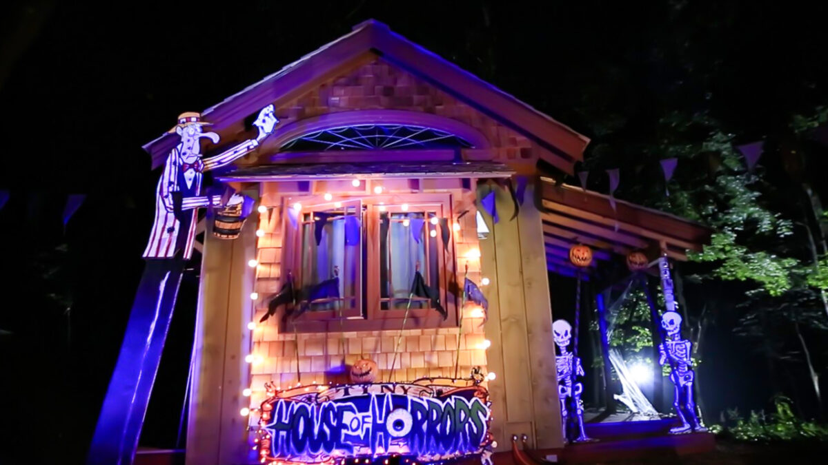 15+ Tiny House Halloween Décor Ideas to Set the Spooky Scene