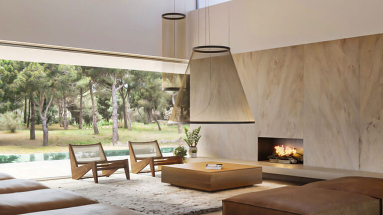 Array Pendant Light Creates Grasping Light and Shadow Affair