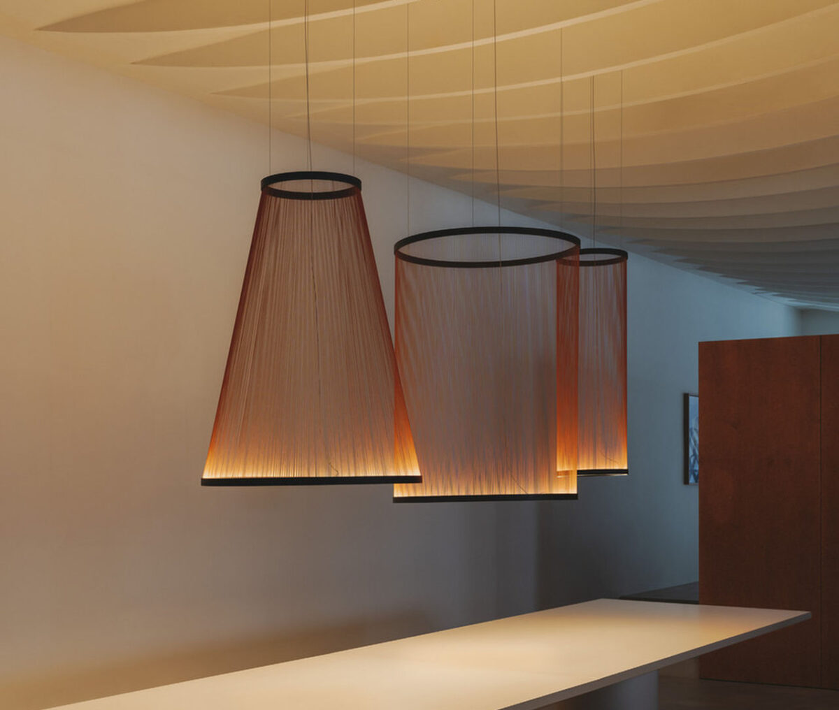 Array Pendant Light Creates Grasping Light and Shadow Affair