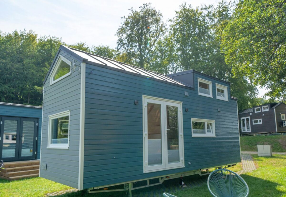 Cornflower Tiny House Boasts Blue Palette in 3-Bedroom Design