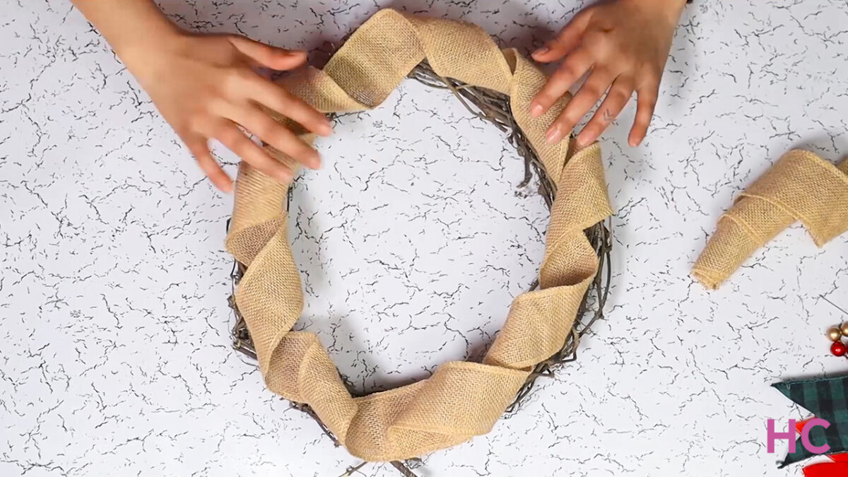 How to Make a Festive Burlap Wreath for Christmas?
