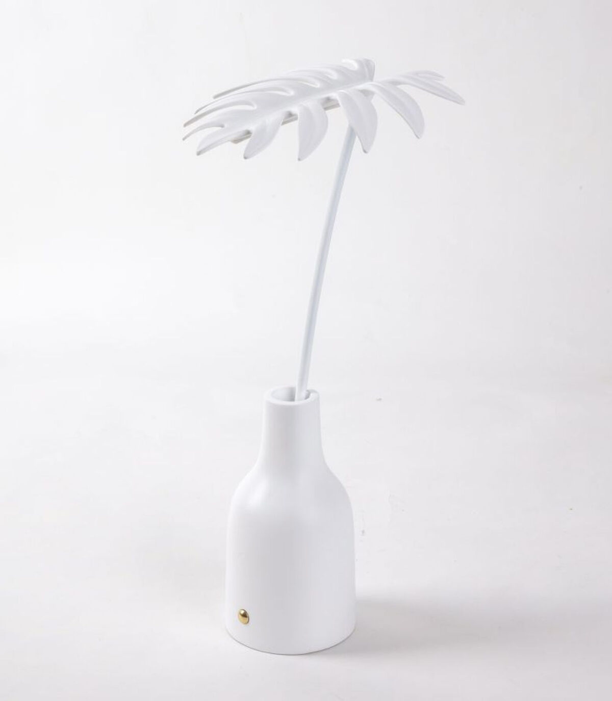 Seletti Leaf Light Lamp Infuses Your Home With Delicacy & Charm