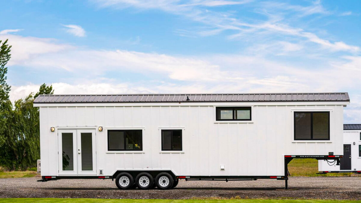 Gooseneck Tiny House is Traveler’s Paradise With Room for Eight