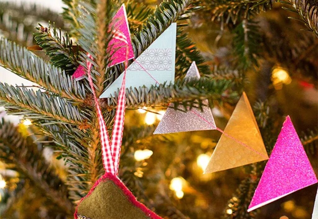 30 DIY Paper Garland Ideas to Drape Your Home in Holiday Cheer
