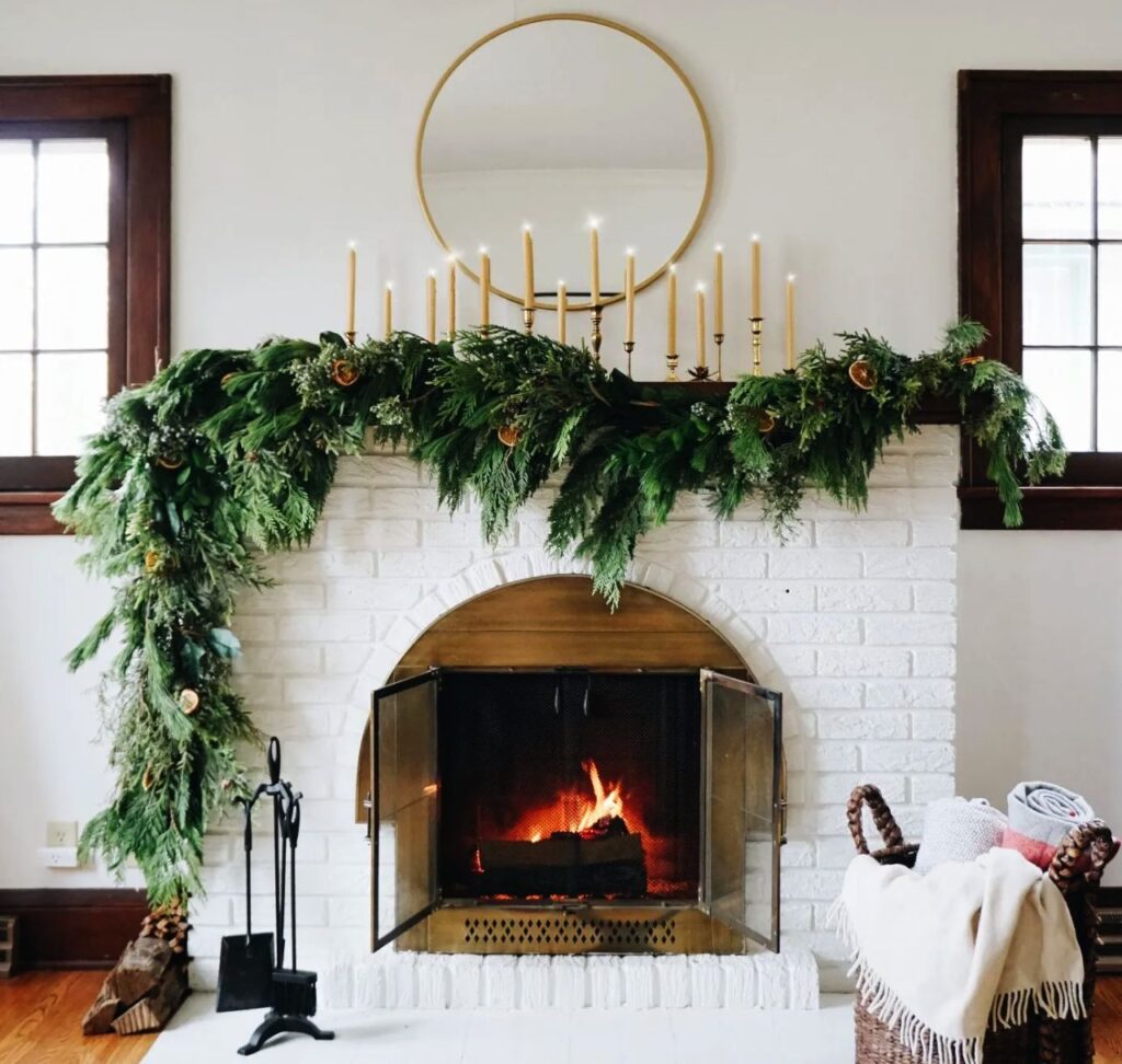 60+ Best Christmas Fireplace Mantel Decoration Ideas for 2025