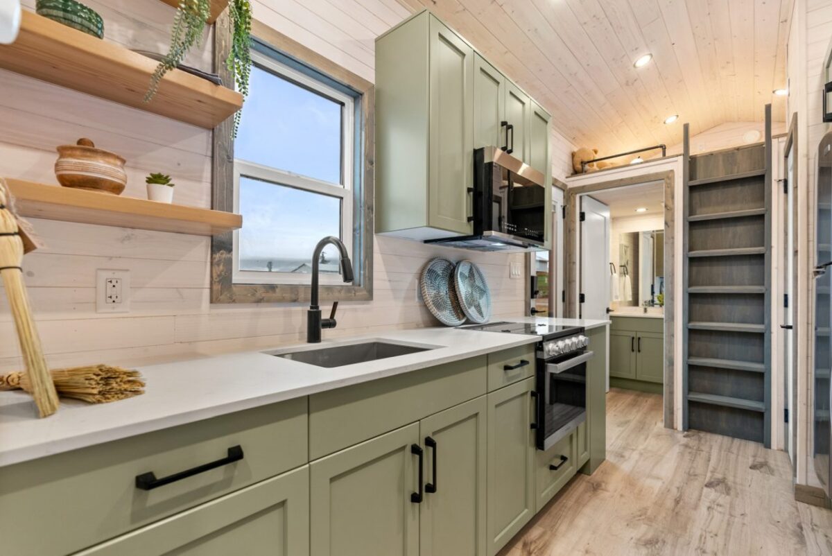 Cortes Tiny House With Slide-Out Architecture Creates 3 Bedrooms