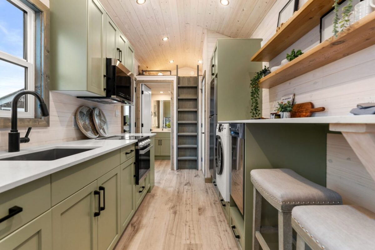 Cortes Tiny House With Slide-Out Architecture Creates 3 Bedrooms
