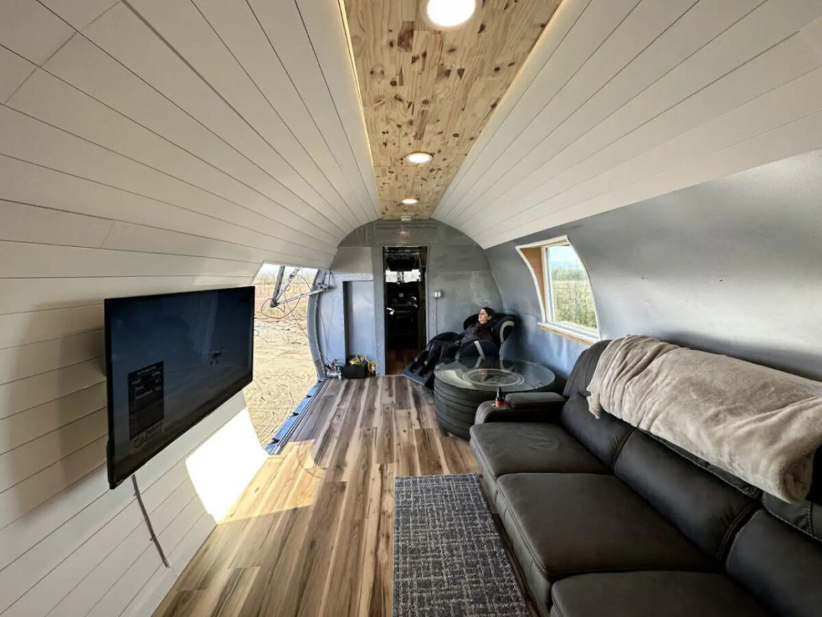 DC-6 Cargo Plane Serves as Airbnb Luring With Modern Amenities