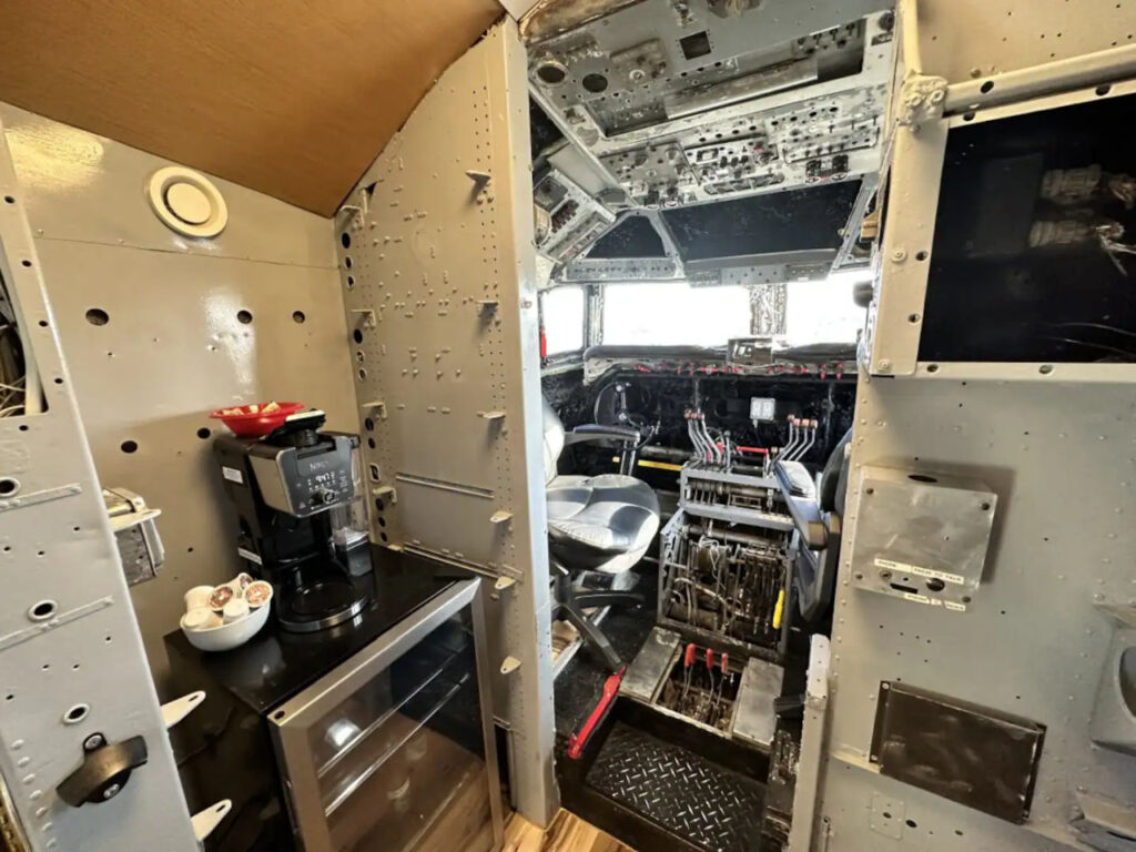 DC-6 Cargo Plane Serves as Airbnb Luring With Modern Amenities