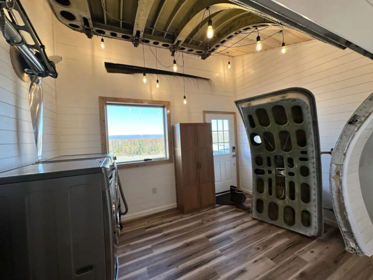 DC-6 Cargo Plane Serves as Airbnb Luring With Modern Amenities