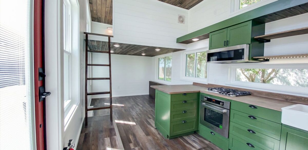 39ft Fite Tiny House Takes Care of Privacy for Group Living