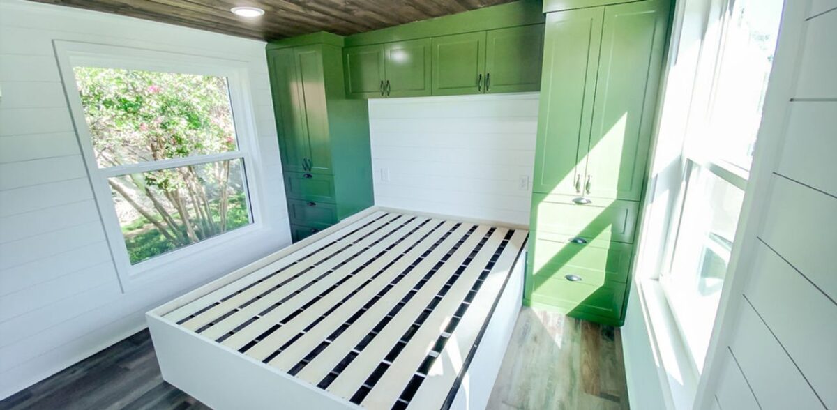 39ft Fite Tiny House Takes Care of Privacy for Group Living