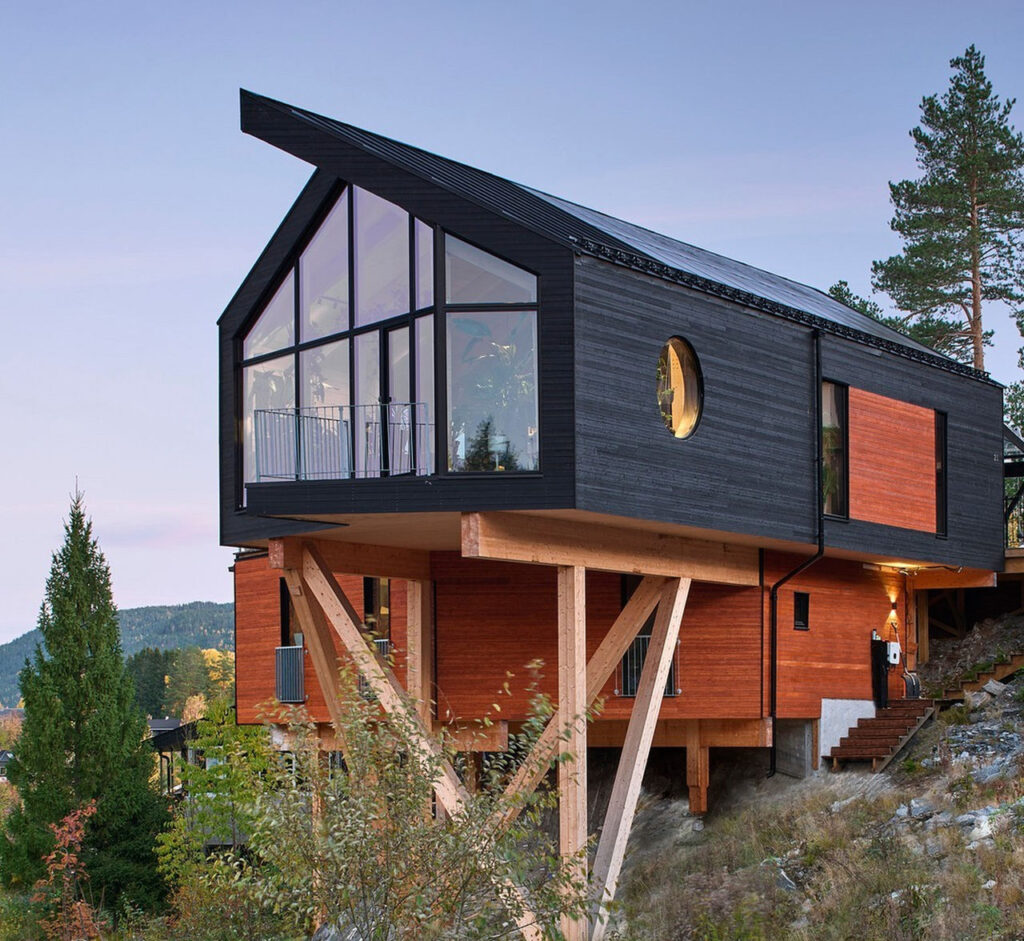 Dokkahus Treehouse Offers Panoramic Views in Multi-Level Layout