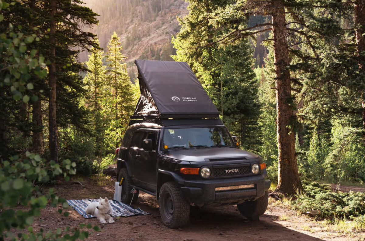 This Rooftop Tent Impresses With Ultralight Carbon Fiber Material