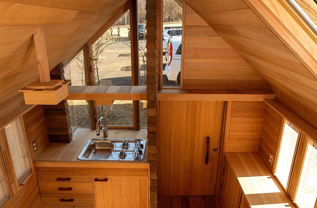 Traditionalist Tiny House in Japan Boasts Superior Wooden Finish