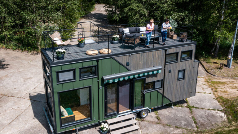 Peach Tiny House has Rooftop Terrace and Sun-Bathed Interior