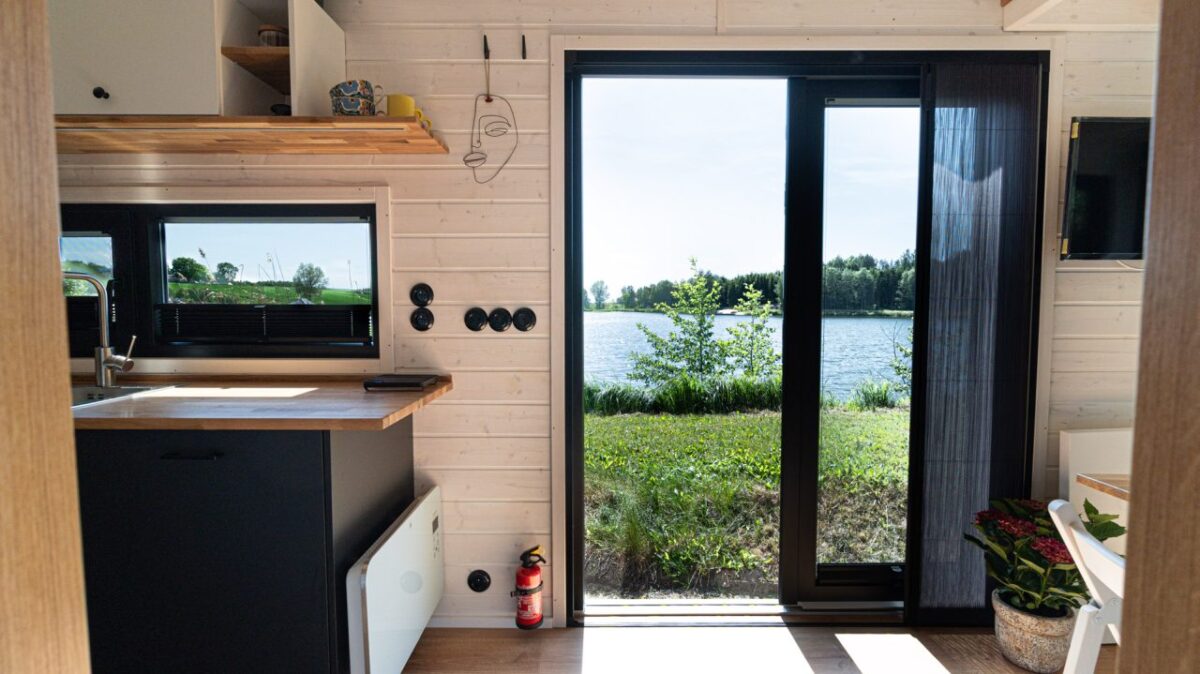 Peach Tiny House has Rooftop Terrace and Sun-Bathed Interior