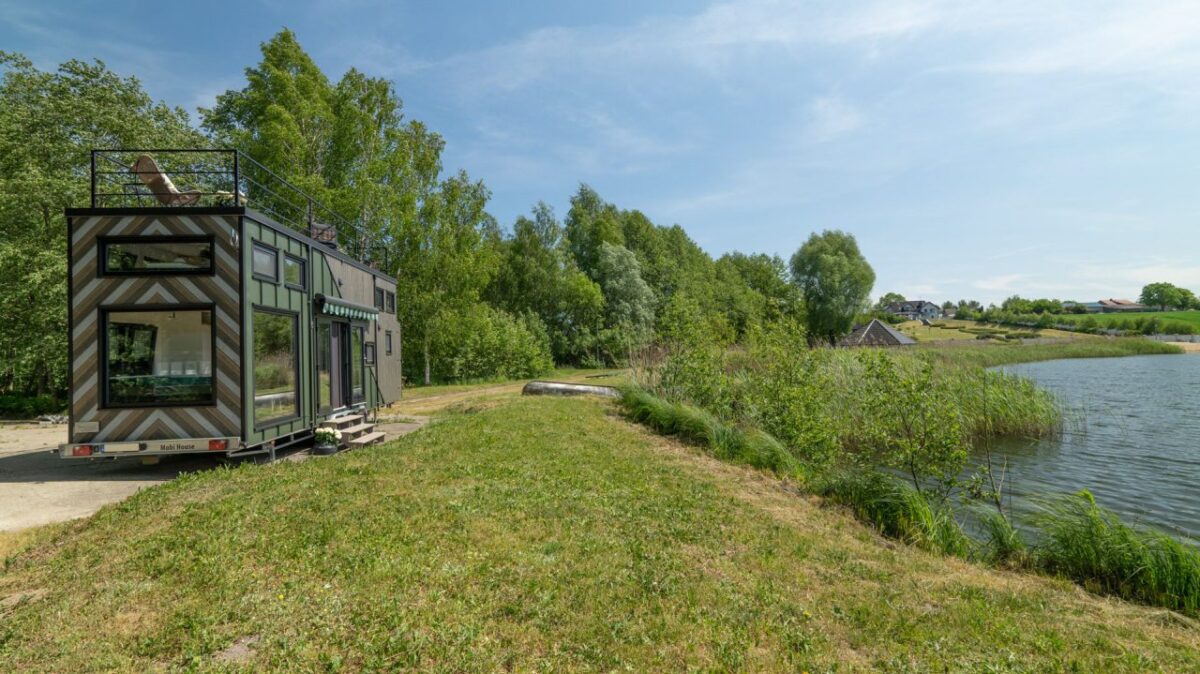 Peach Tiny House has Rooftop Terrace and Sun-Bathed Interior