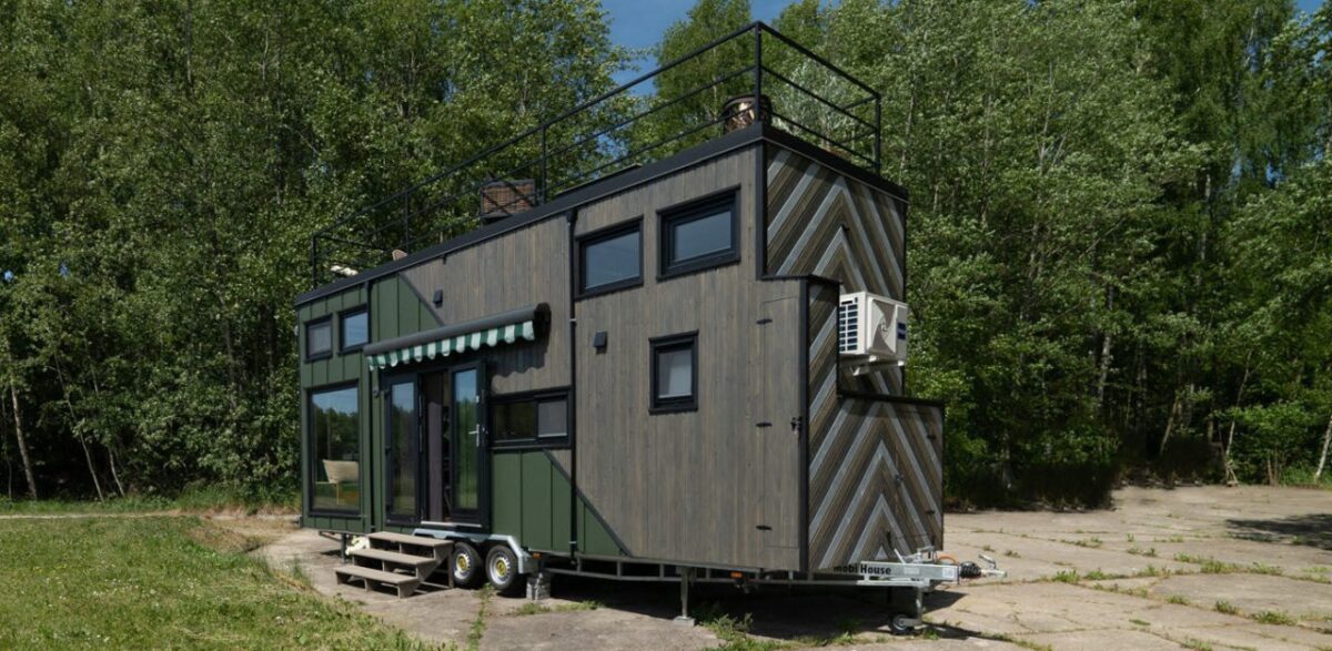 Peach Tiny House has Rooftop Terrace and Sun-Bathed Interior