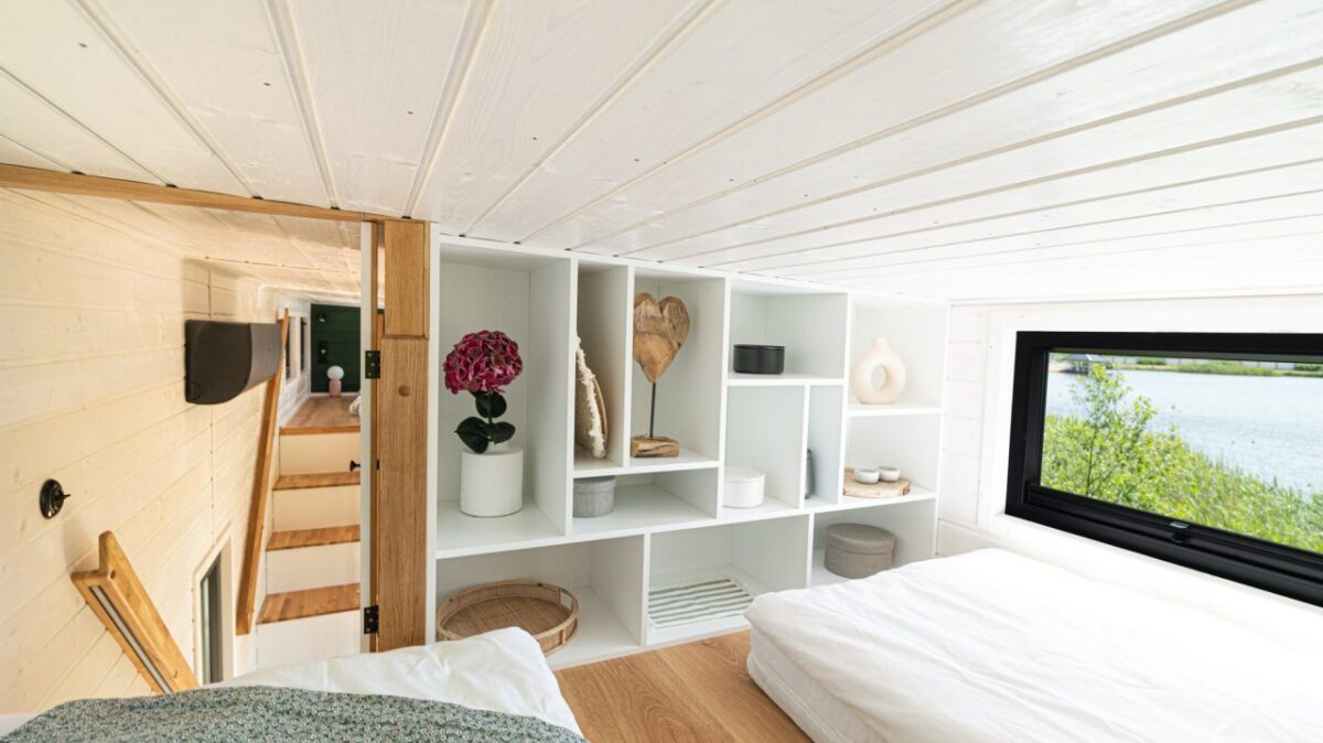 Peach Tiny House has Rooftop Terrace and Sun-Bathed Interior