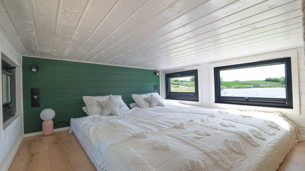 Peach Tiny House has Rooftop Terrace and Sun-Bathed Interior