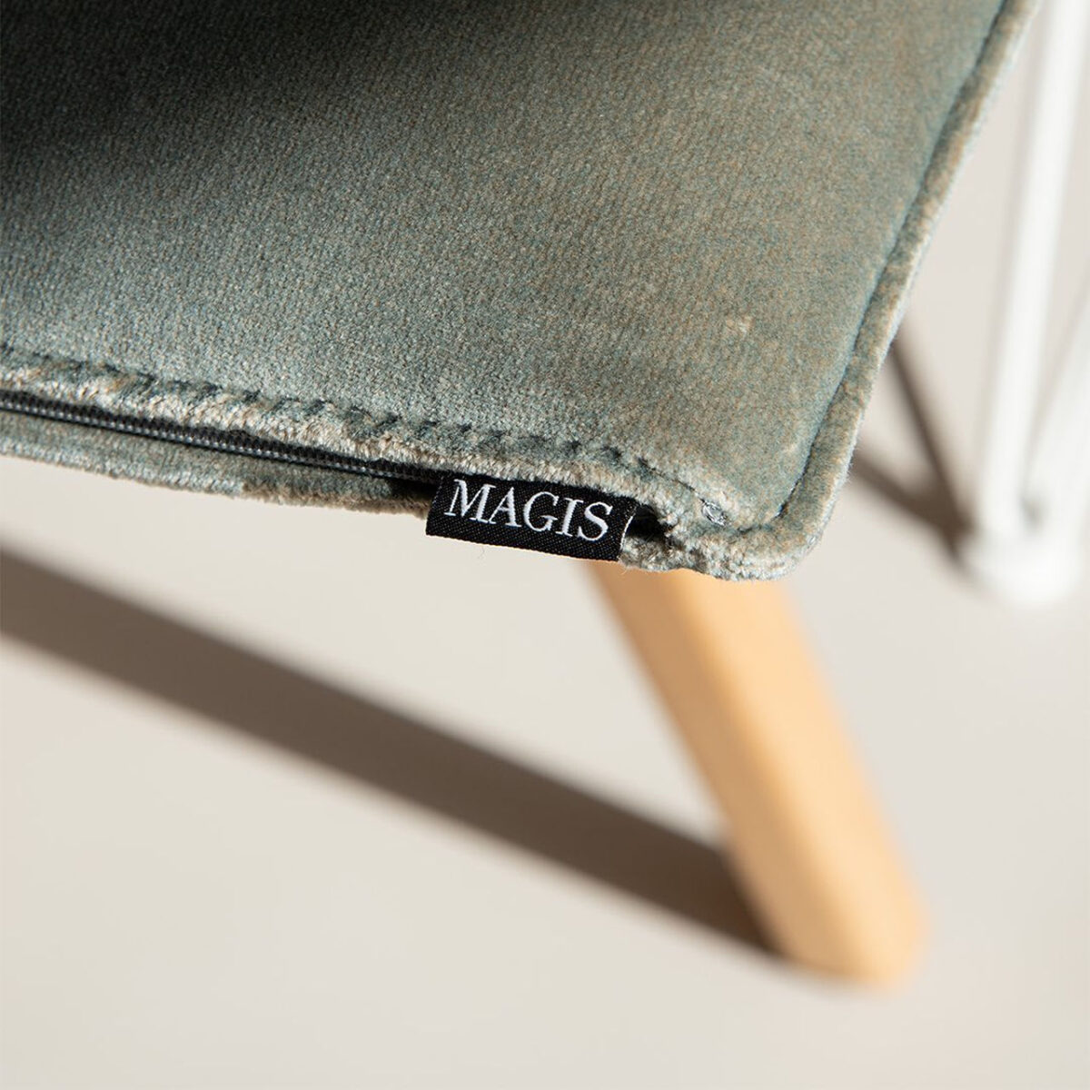Trave Chair Pushes Design Boundaries With Steam-Bent Wood
