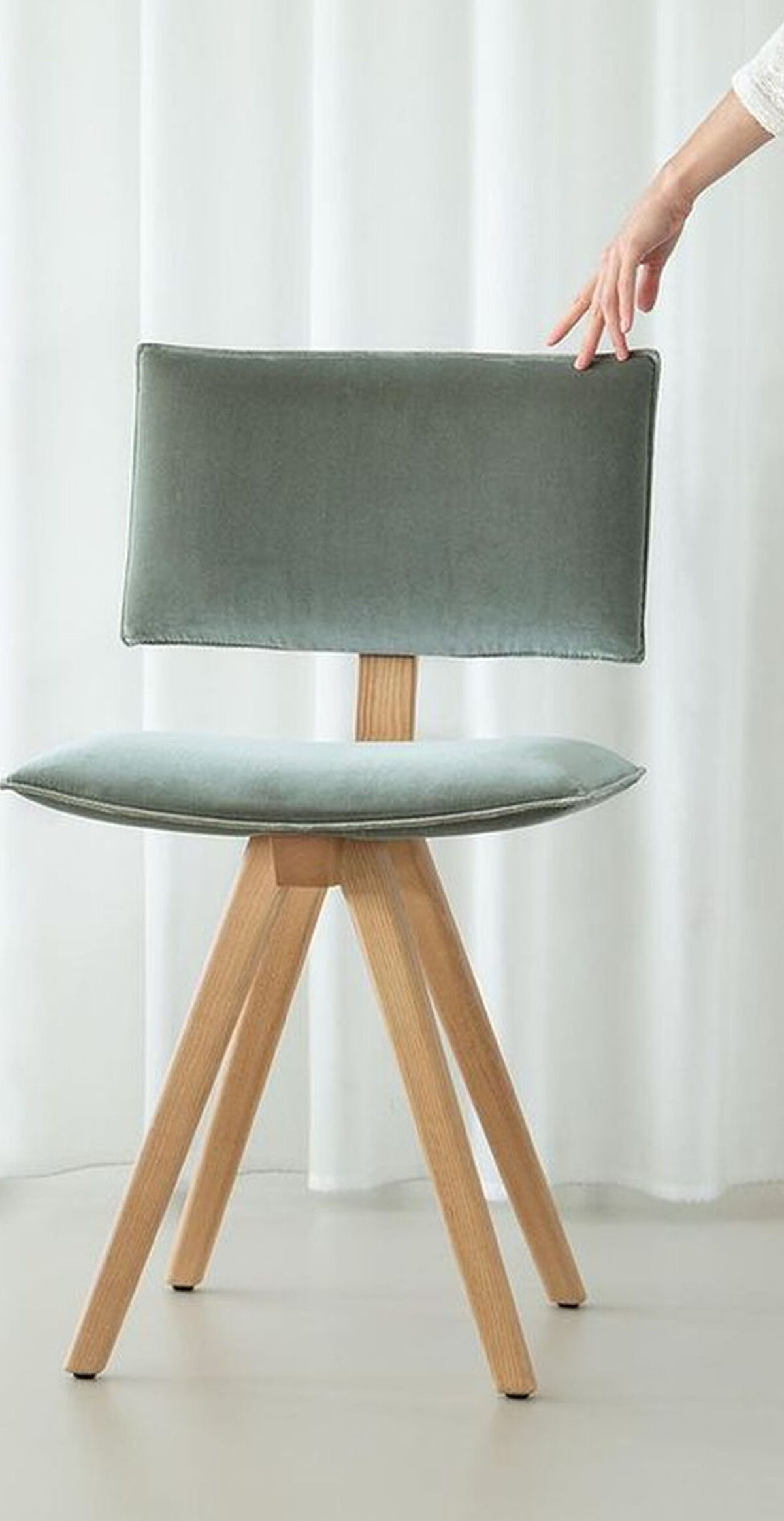 Trave Chair Pushes Design Boundaries With Steam-Bent Wood