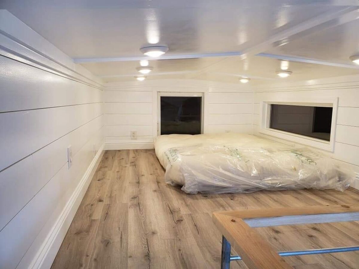 30ft Lux Tiny House Showcases Modern Day Amenities