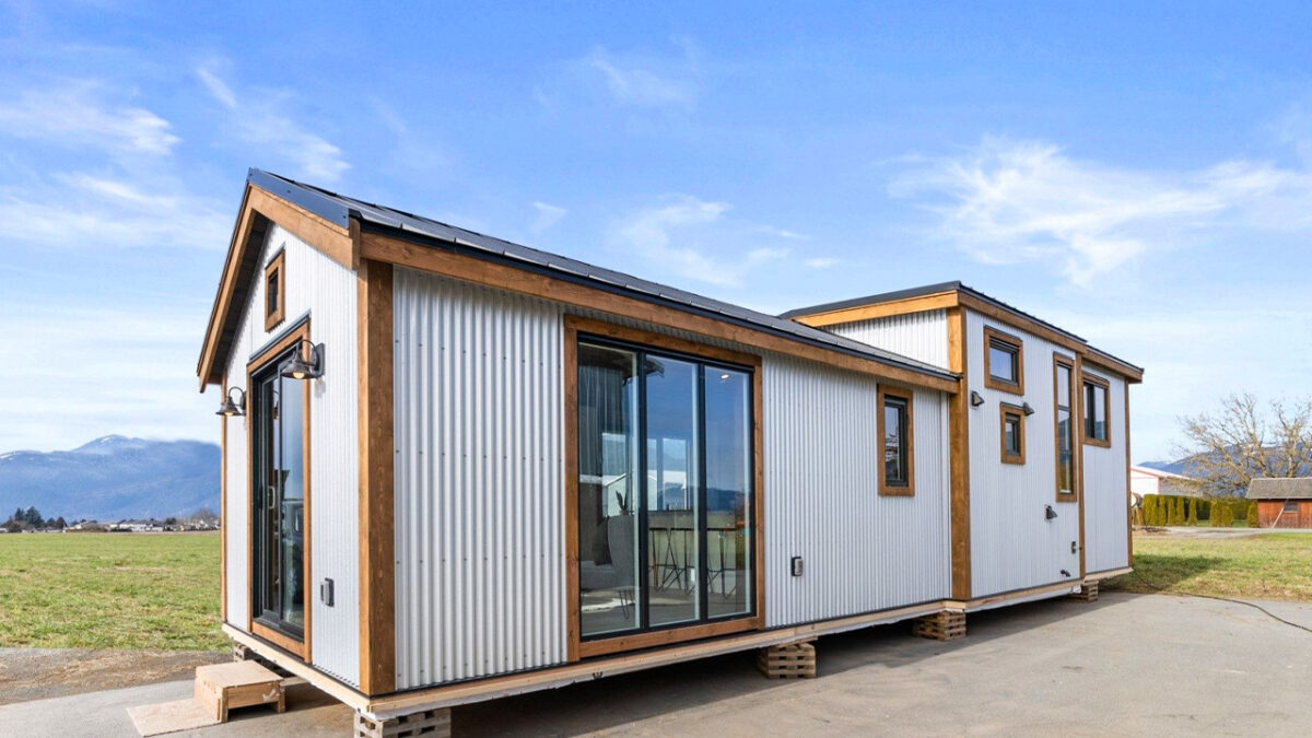 Mansion-Style Cypress Tiny House is Comfy for a Family of Eight