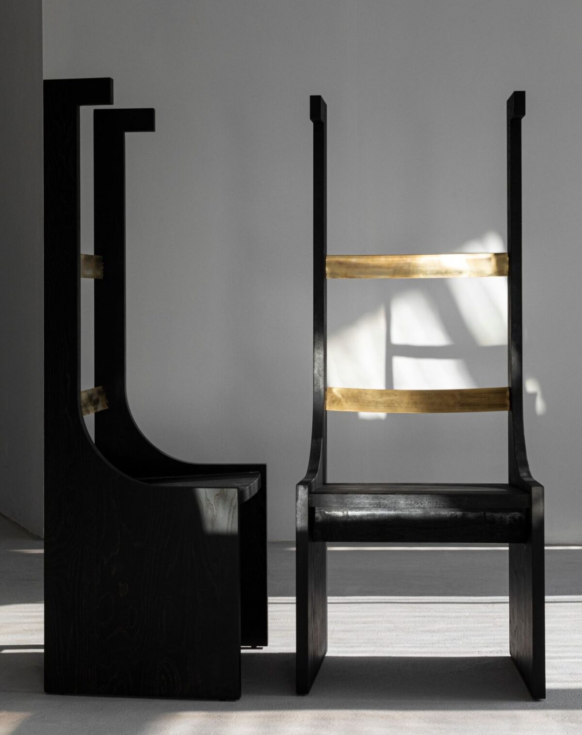 AN and SAN Chairs Have Dramatic Silhouettes With Curves Lines
