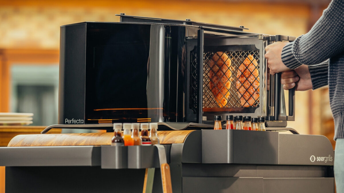 World's First AI-Powered Perfecta Grill Will Make BBQs Effortless