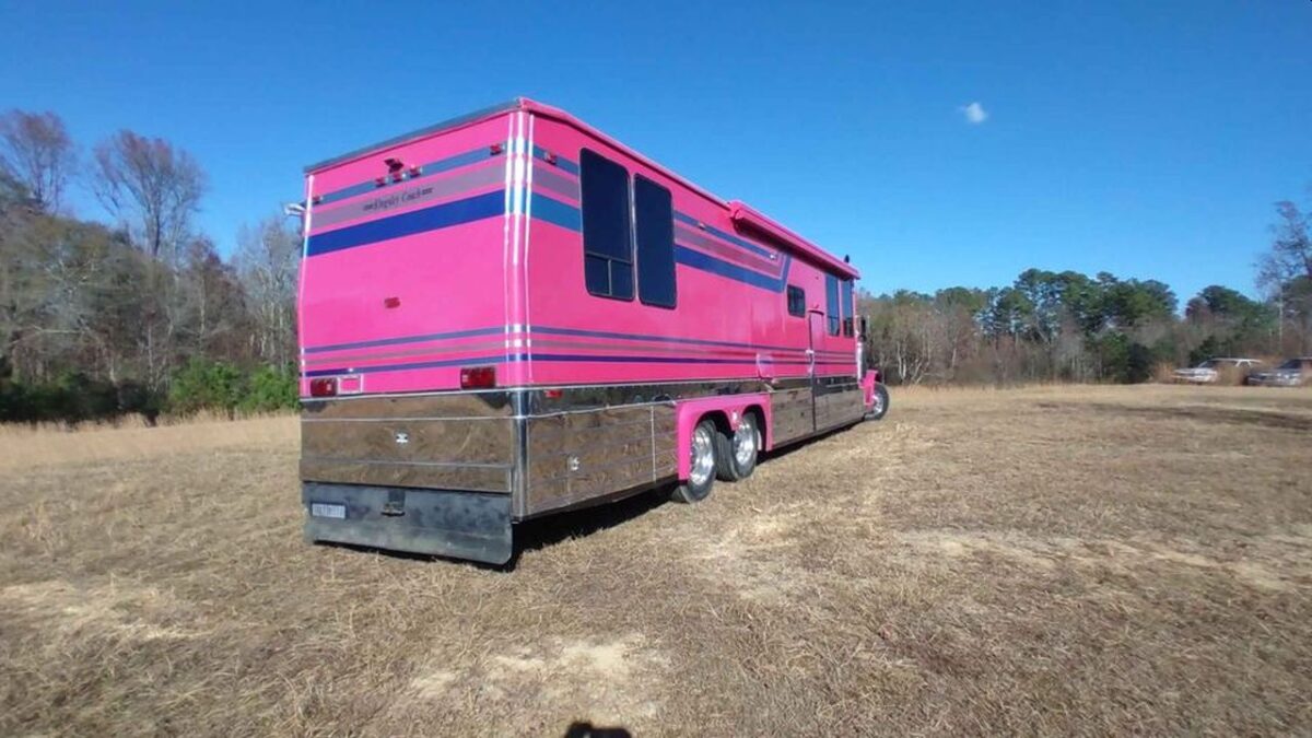1999 Kingsley Coach Motorhome is Vintage Classic Pink Beauty