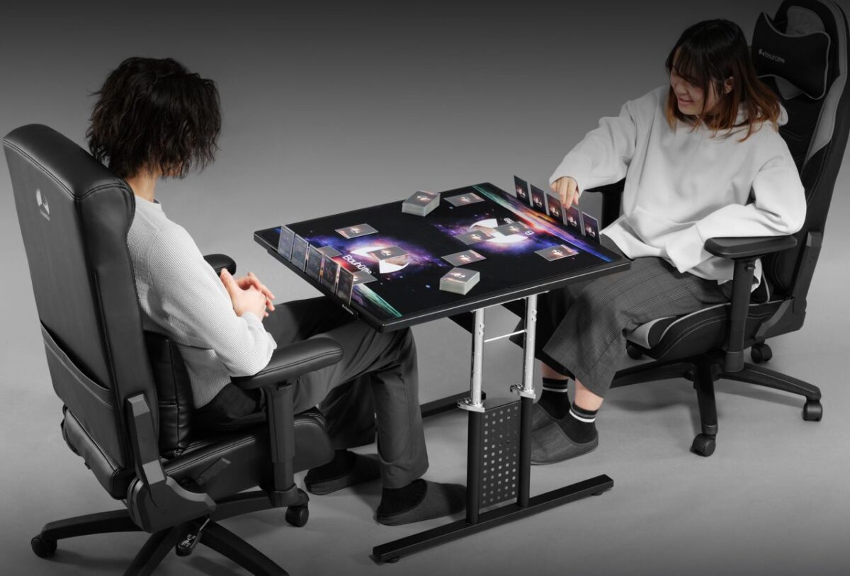 Bauhutte Duel Desk Adds Convenience to Card Gaming