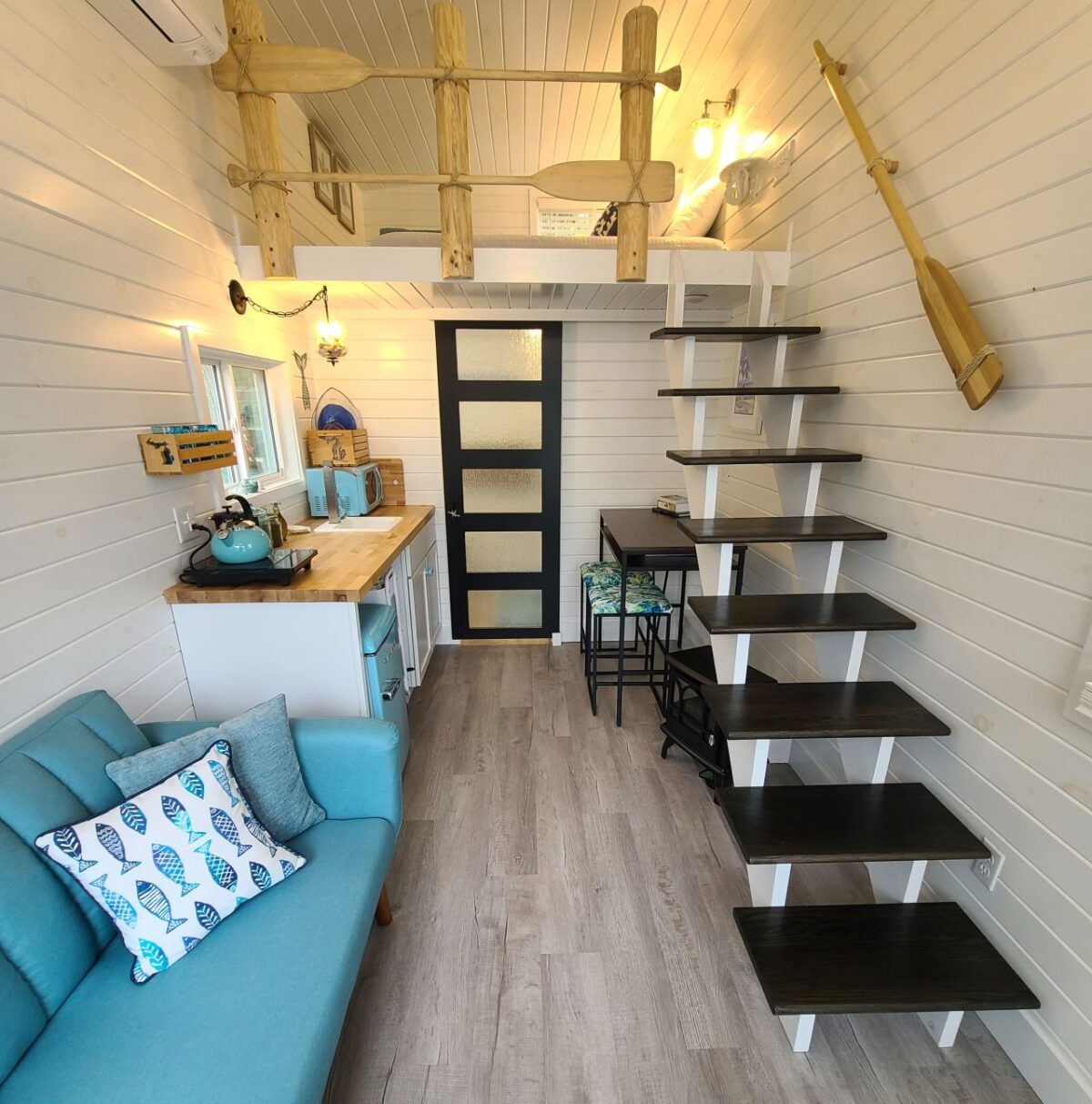Lake Tiny House Offers Downsized Experience in Beachy Waves
